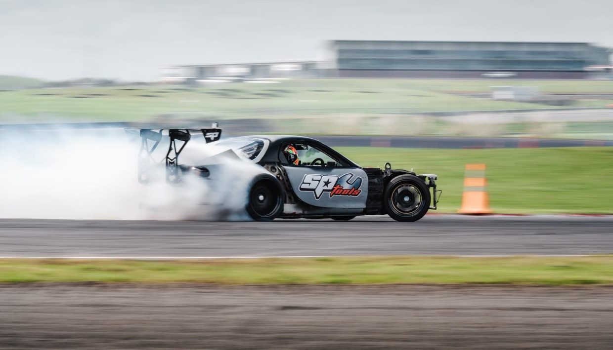 VIDEO: 6-rotor Mazda RX-7 is rokend driftmonster